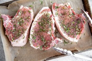 How to Grill Juicy, Flavorful Thick Cut Pork Chops – THEKITCHENTODAY